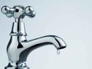 Arregla la llave de agua que gotea en casa fácilmente